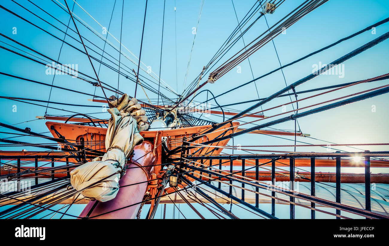 Sail sailing ship mast -Fotos und -Bildmaterial in hoher Auflösung – Alamy
