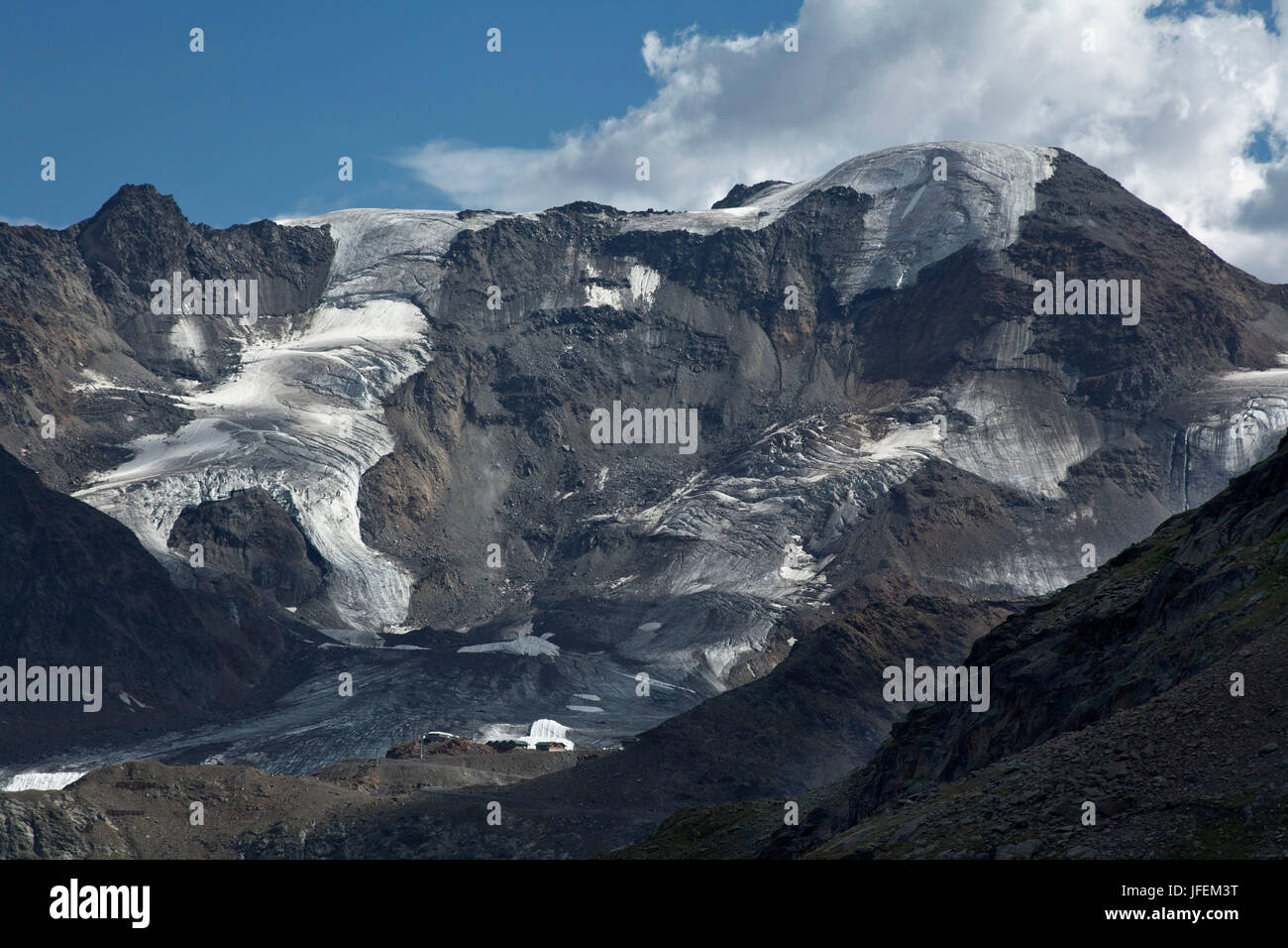 Österreich, Tirol, Kaunertaler Gletscher-Skigebiet mit weißen See point ...