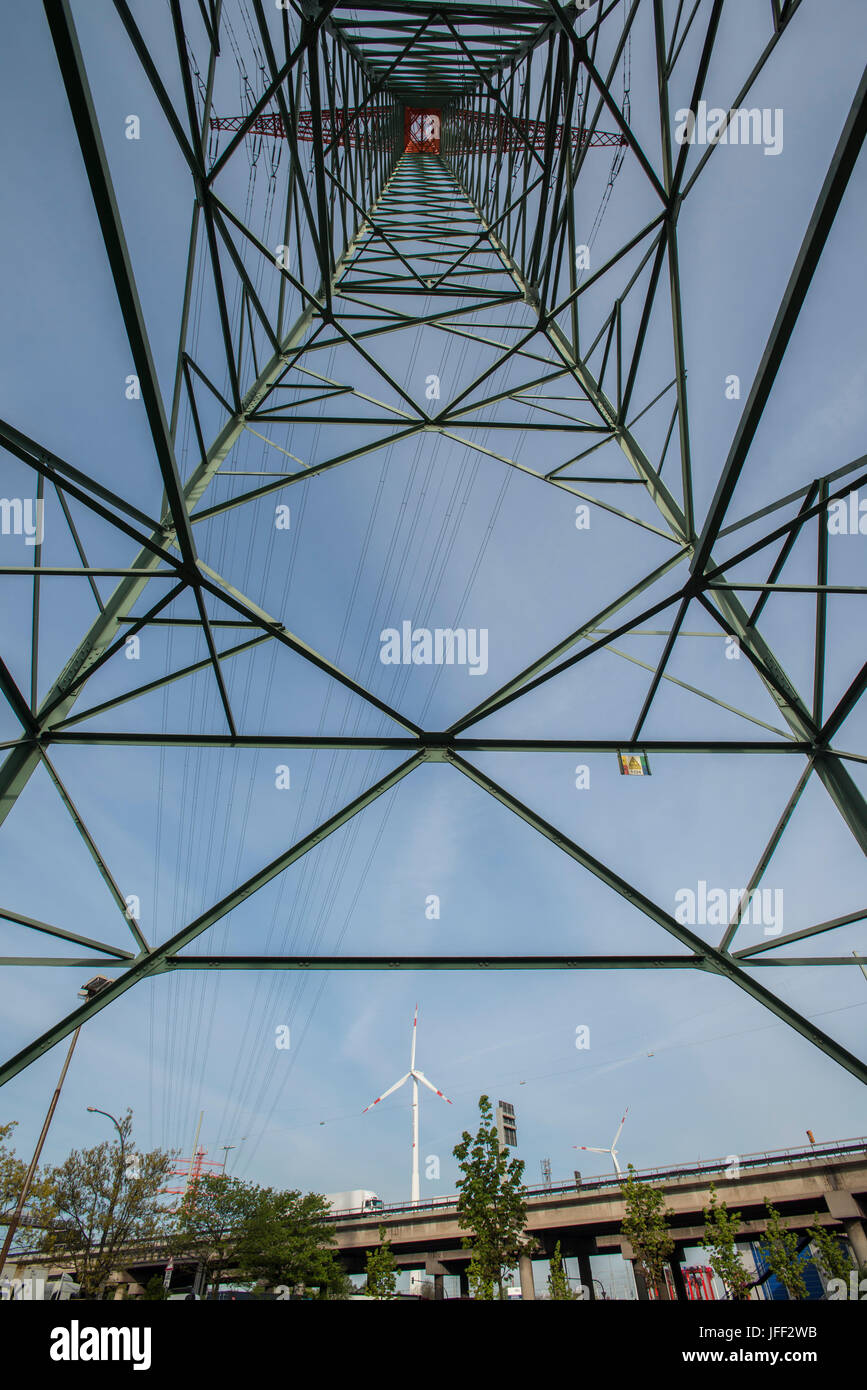 Deutschland, Hamburg, Stahl Gittermast und Nordex Windkraftanlage ...