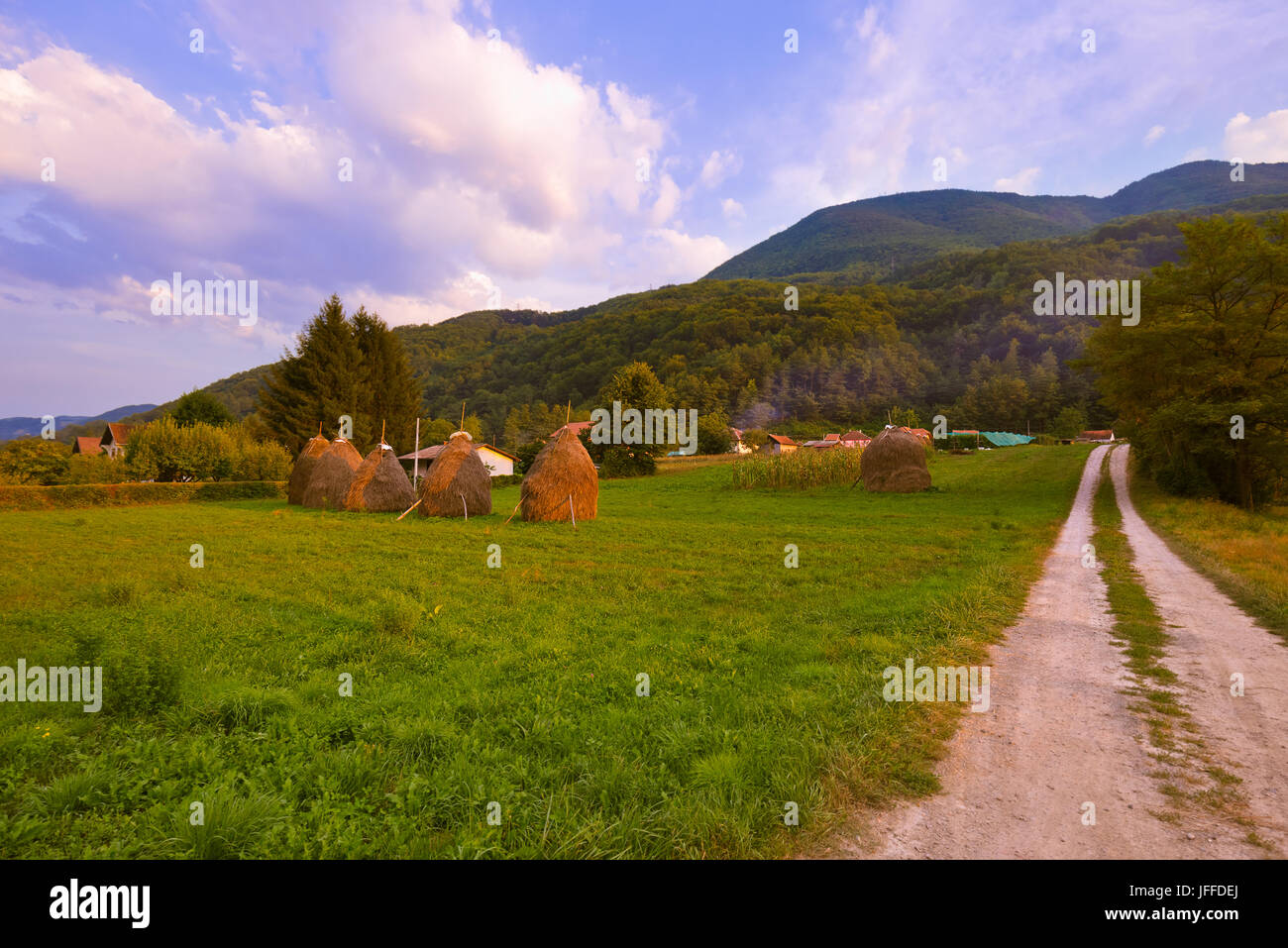Bauernhof Auf Dem Land Serbien Stockfotos und -bilder Kaufen - Alamy