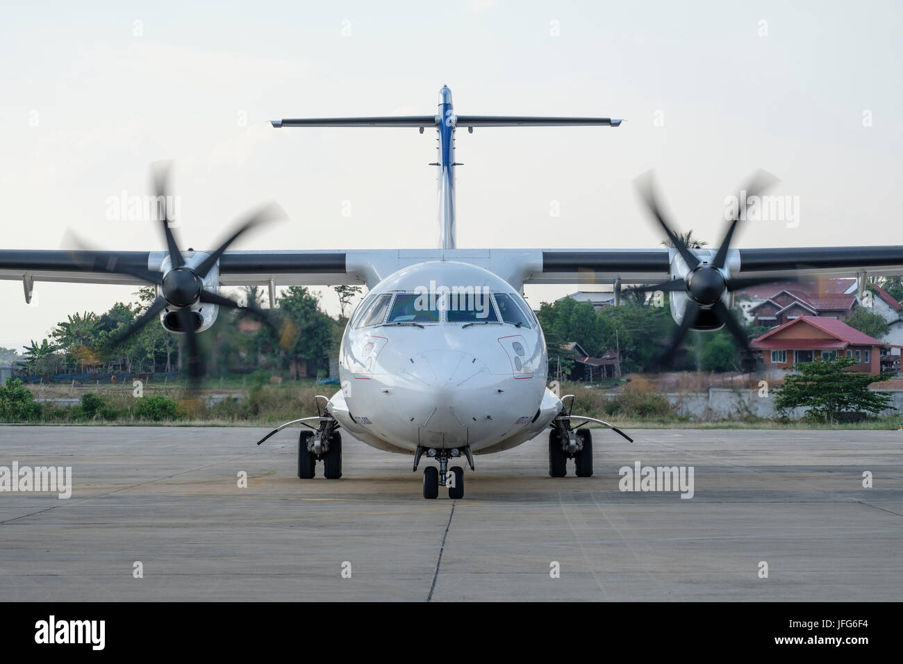 Zweimotorige flugzeuge -Fotos und -Bildmaterial in hoher Auflösung – Alamy