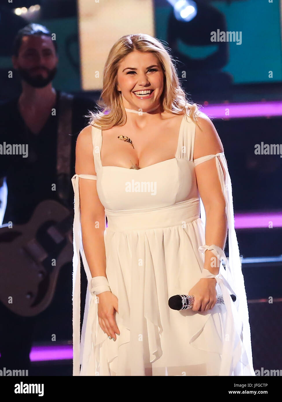 Sängerin Beatrice Egli Fotos Und Bildmaterial In Hoher Auflösung Alamy