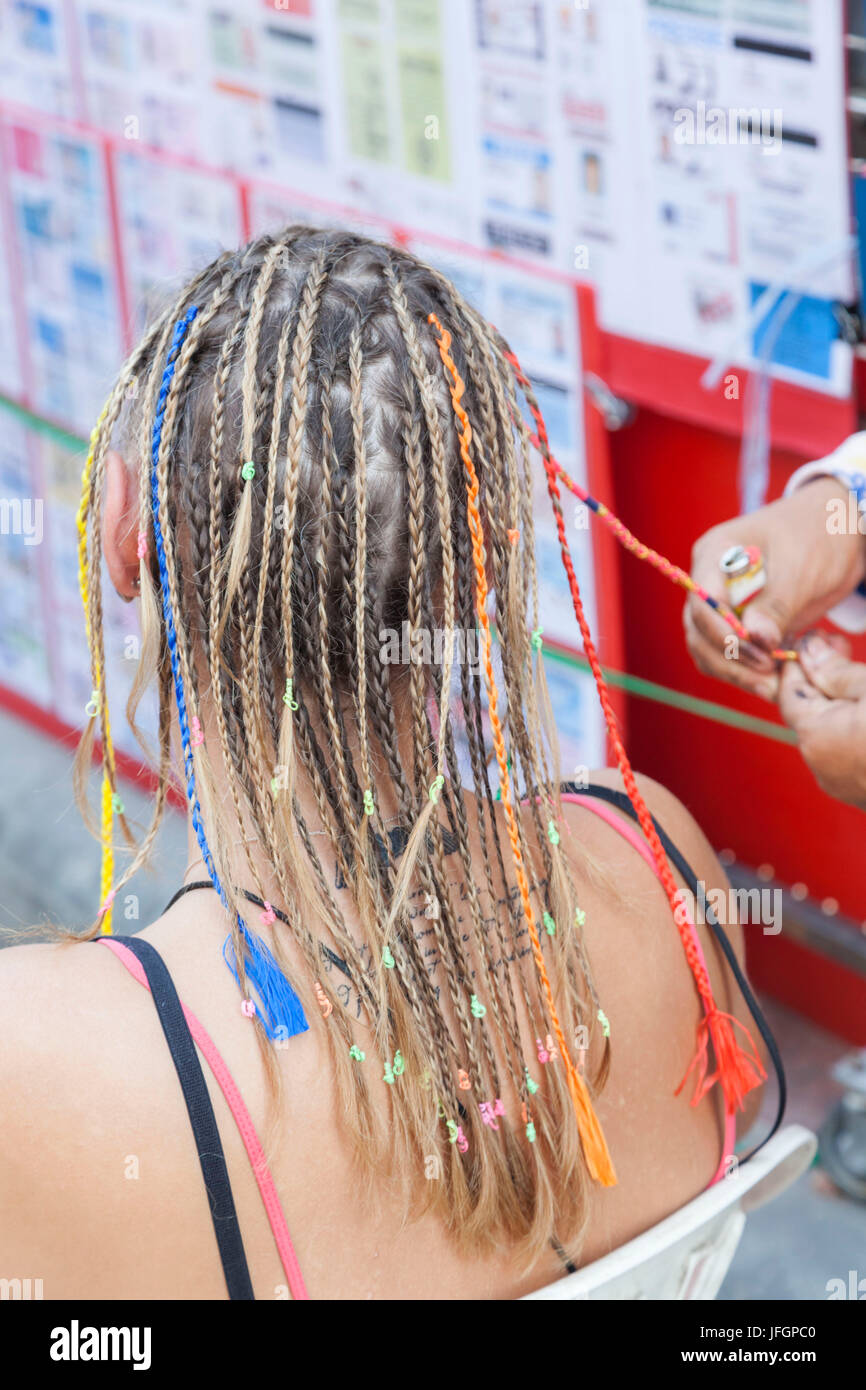 Hair braiding -Fotos und -Bildmaterial in hoher Auflösung – Alamy