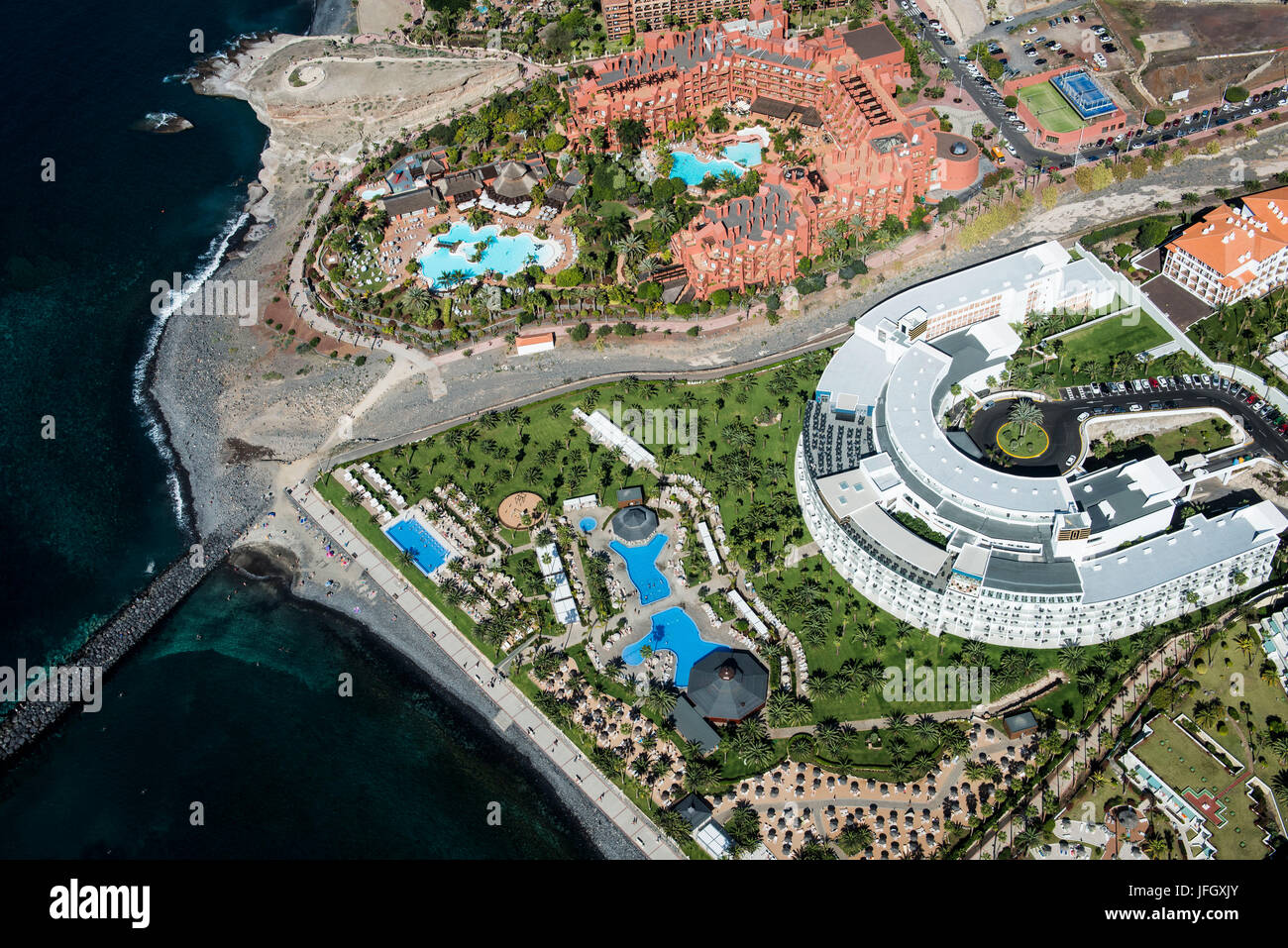 Wellness-Hotel mit schwarzen Sicht auf Strand und Felsen, Luftbild, Hotel Sheraton La Caleta ...