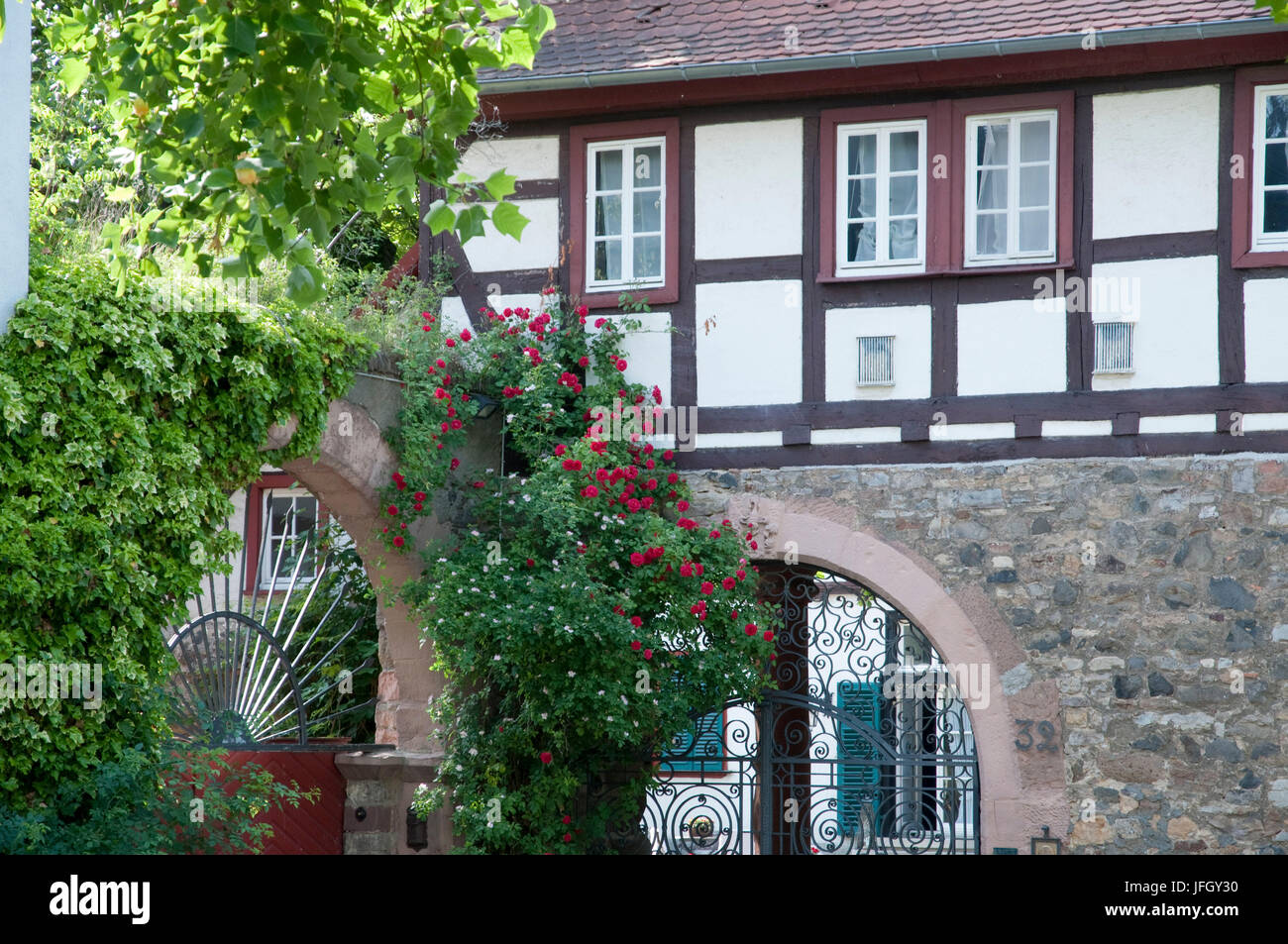 Fachwerkhaus in der burg friedberg -Fotos und -Bildmaterial in hoher ...