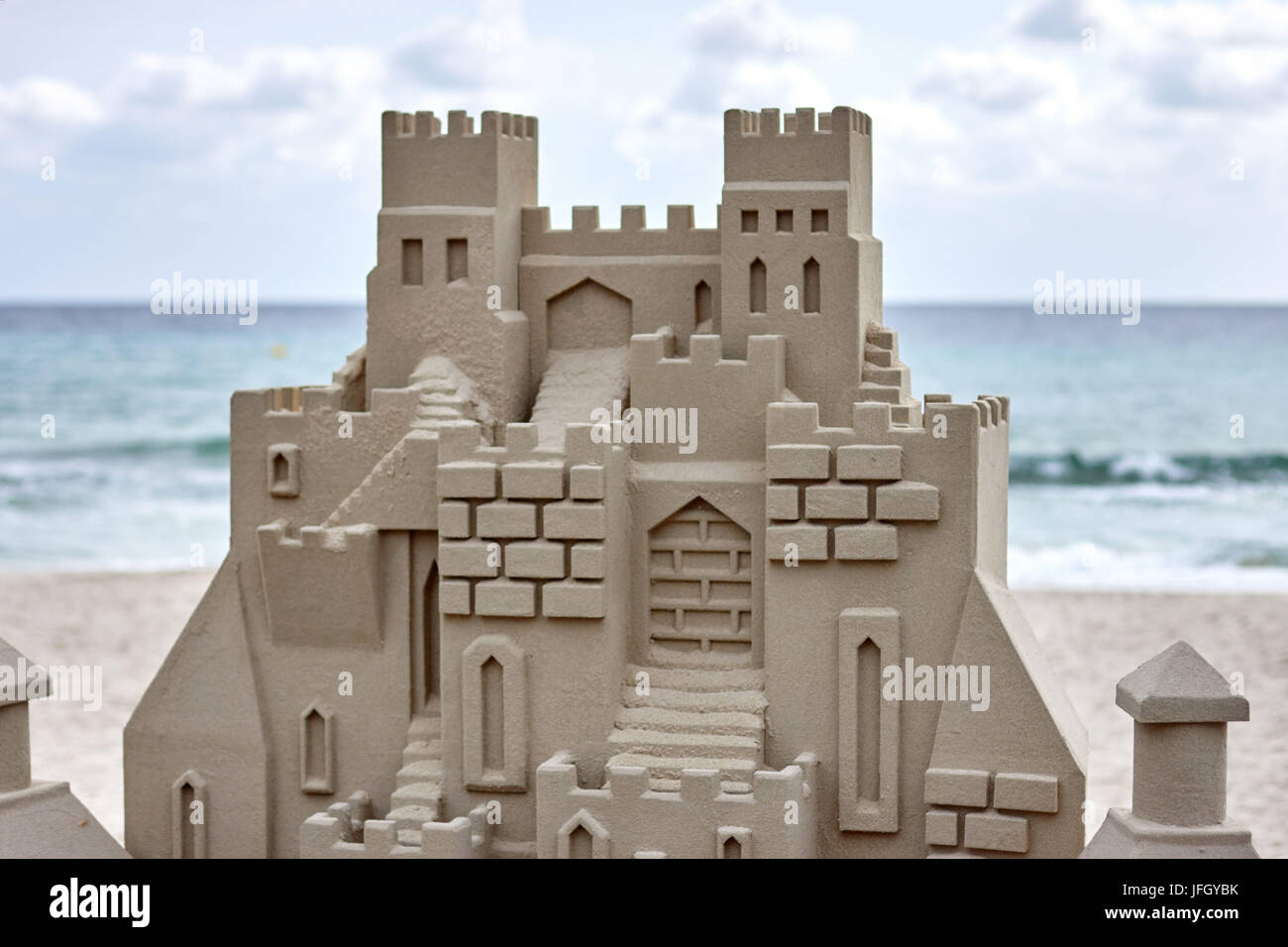 Sandburgen bauen -Fotos und -Bildmaterial in hoher Auflösung – Alamy