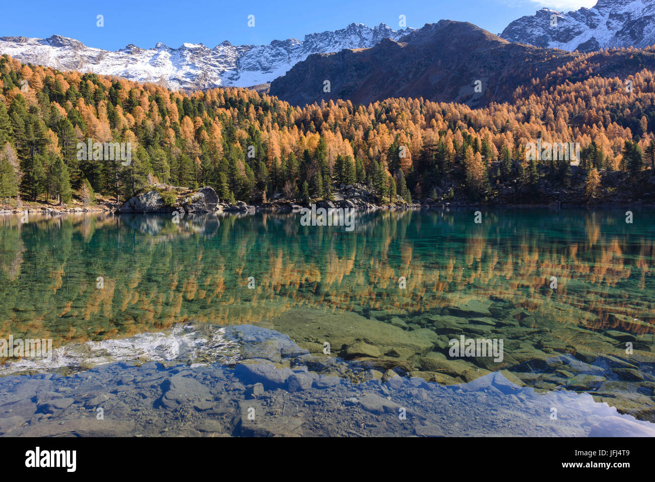 Autumn at the lago di saoseo -Fotos und -Bildmaterial in hoher ...