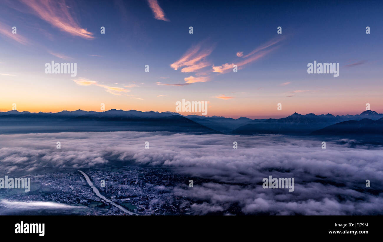 Blick auf das hafelekar am inn bei sonnenaufgang -Fotos und ...