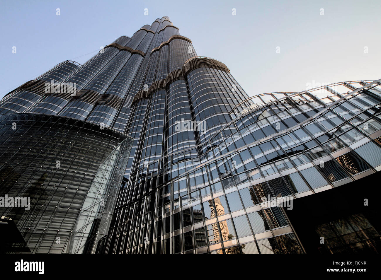 Die architektur von burj khalifa wolkenkratzer die details der fenster ...