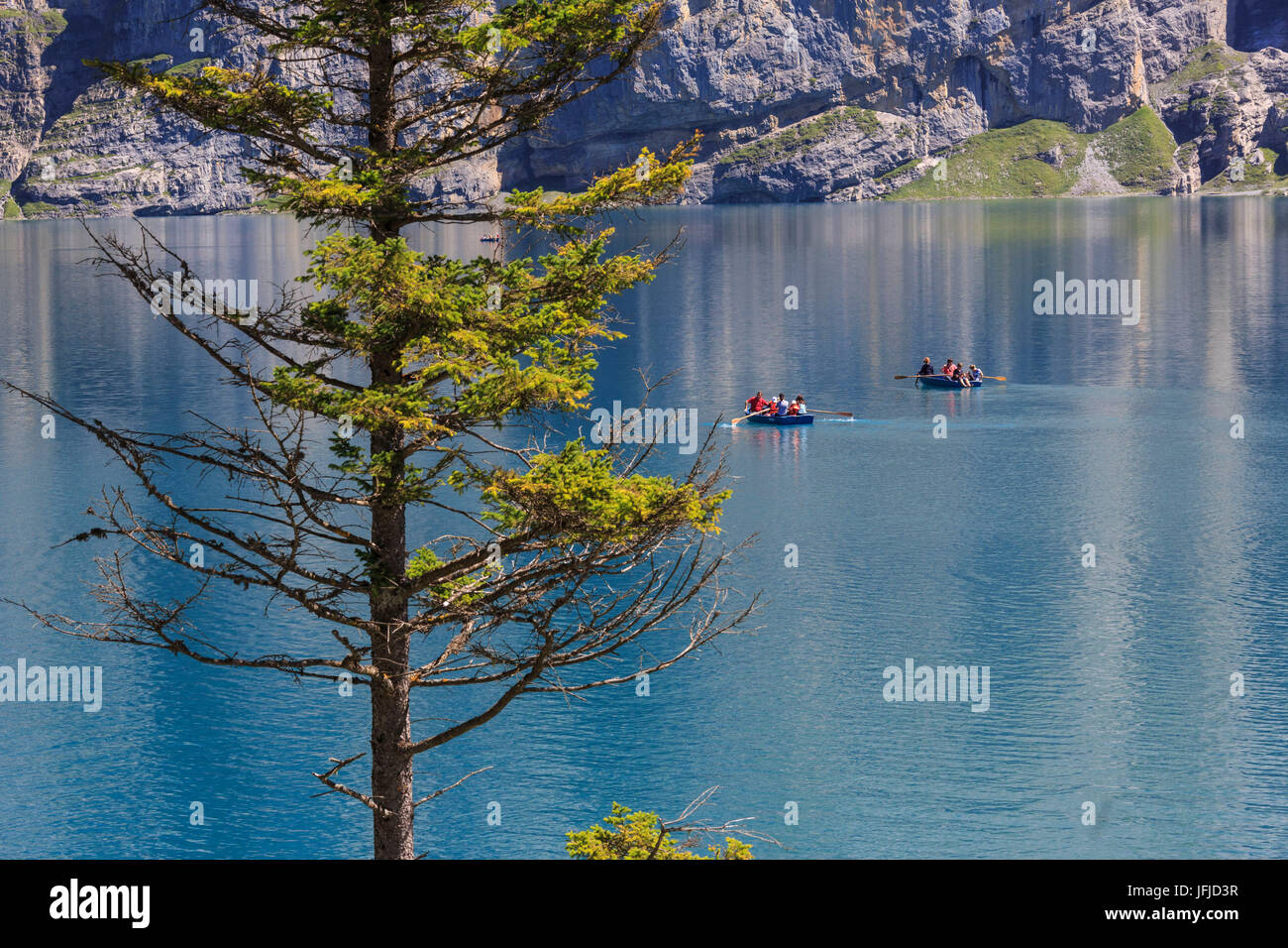 Bootsfahrt um See Oeschinensee Berner Oberland Kandersteg Kanton Bern ...