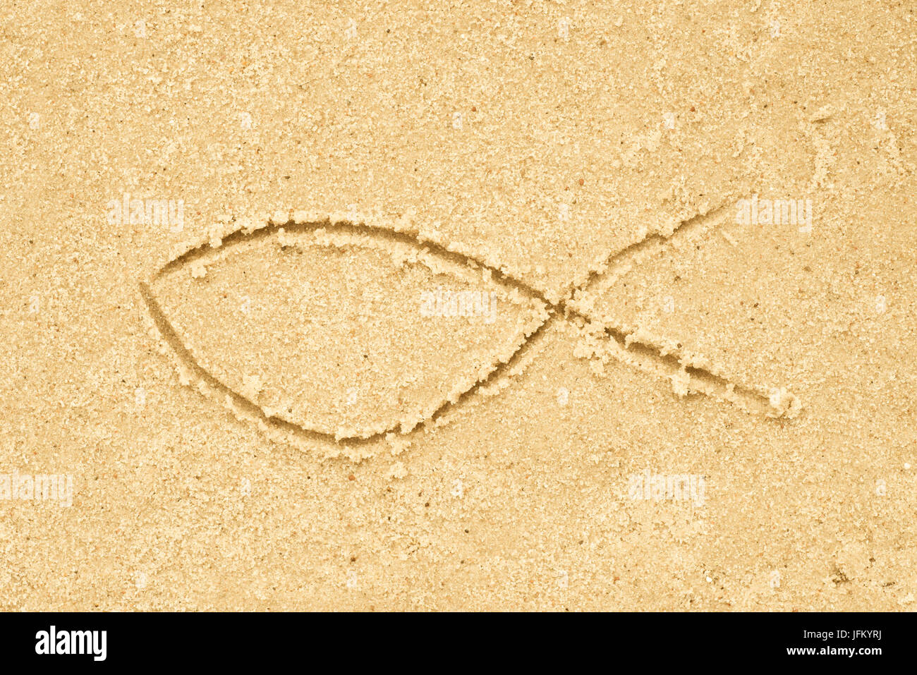 Jesus-Fisch-Symbol im Sand Hintergrund zeichnen Stockfotografie - Alamy