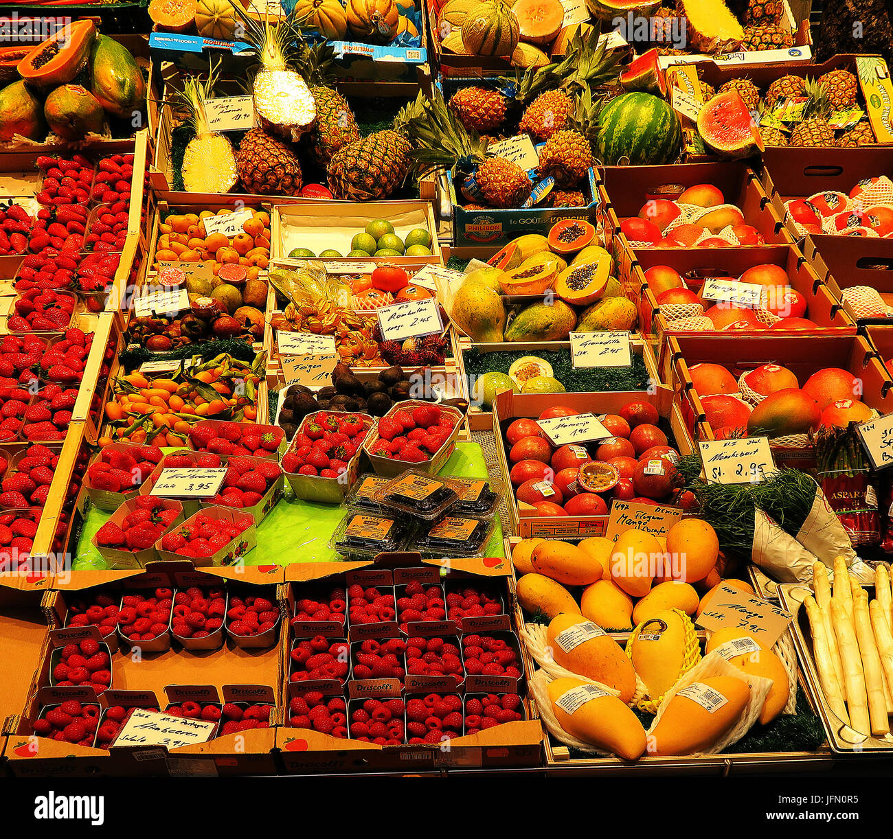 Mit obststand -Fotos und -Bildmaterial in hoher Auflösung – Alamy