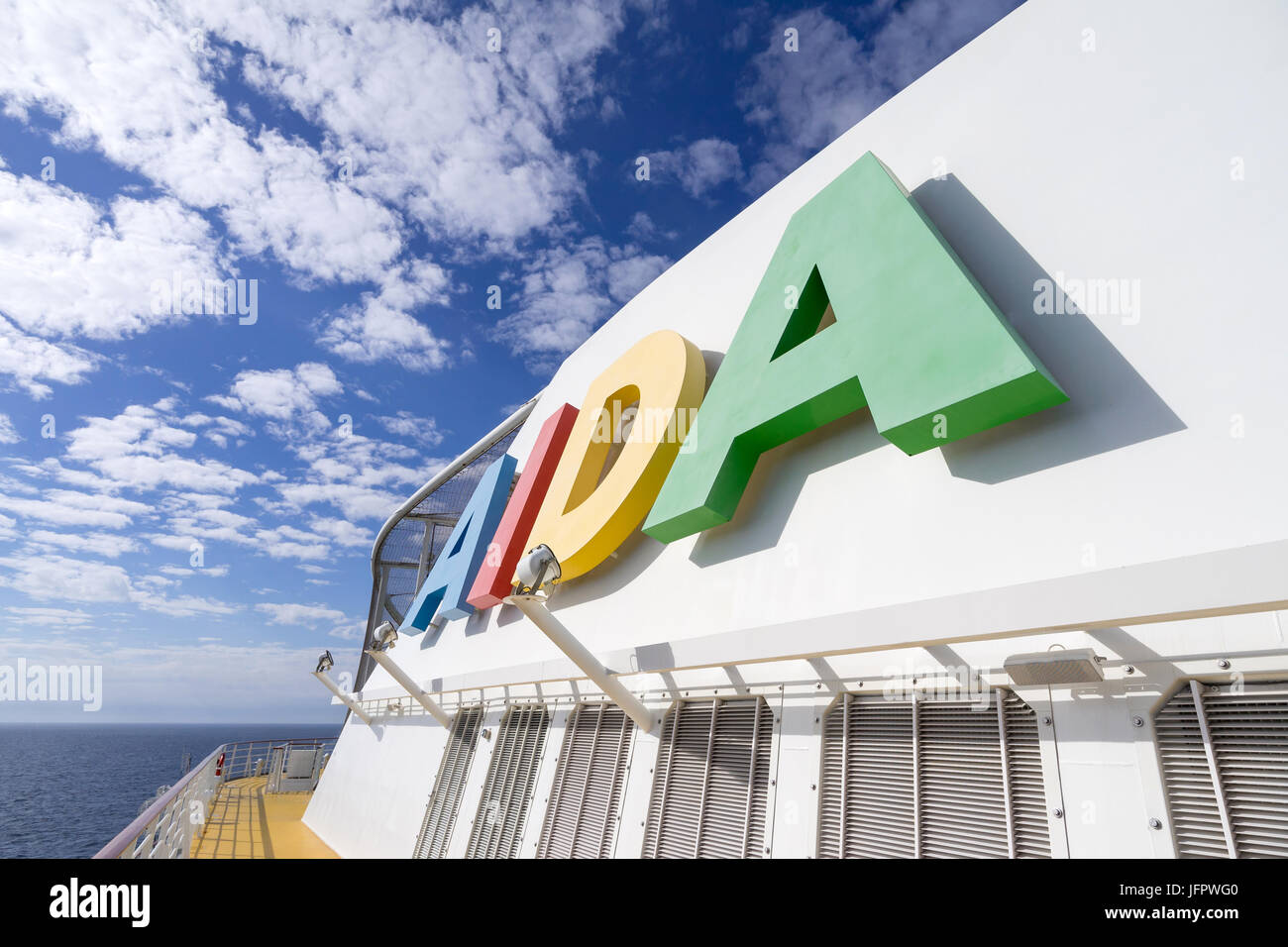 AIDA-Logo auf den Trichter des Kreuzfahrtschiffes AIDAsol. AIDA Cruises ...