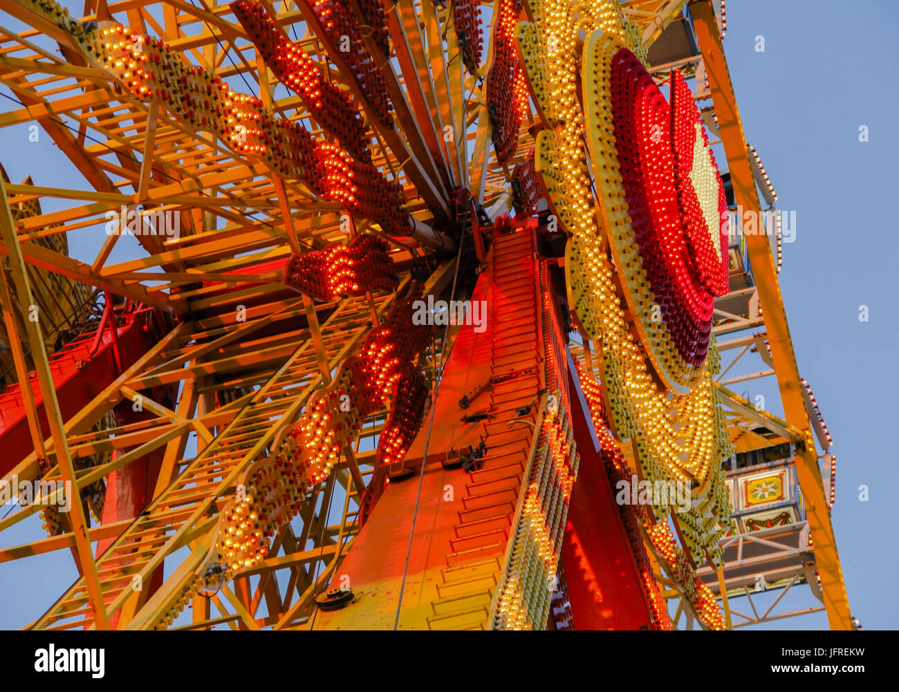 Riesenrad bei hamburger dom kirmes -Fotos und -Bildmaterial in hoher ...