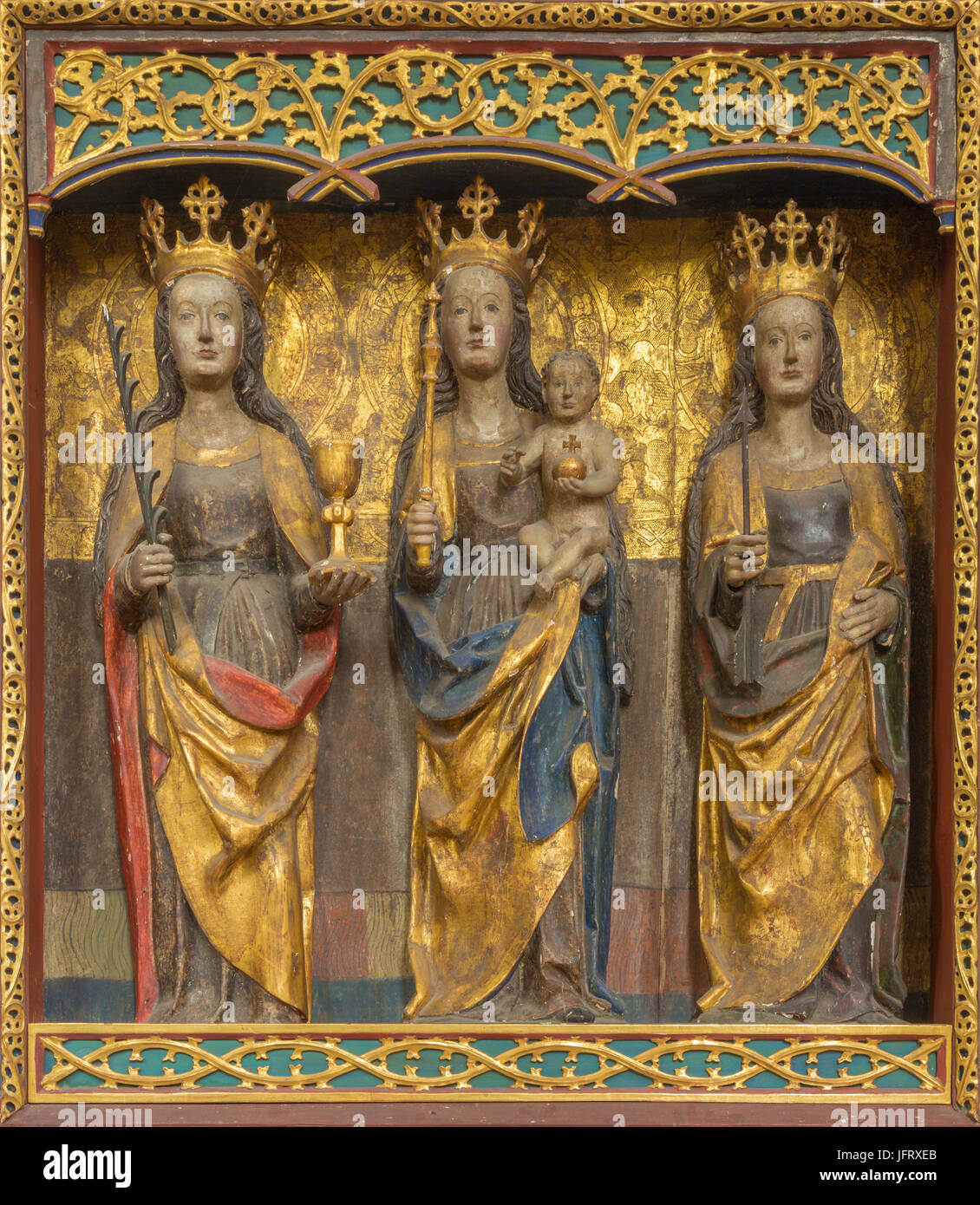 BERLIN, Deutschland, Februar - 16, 2017: Der geschnitzte polychrome gotische Altar mit der ...