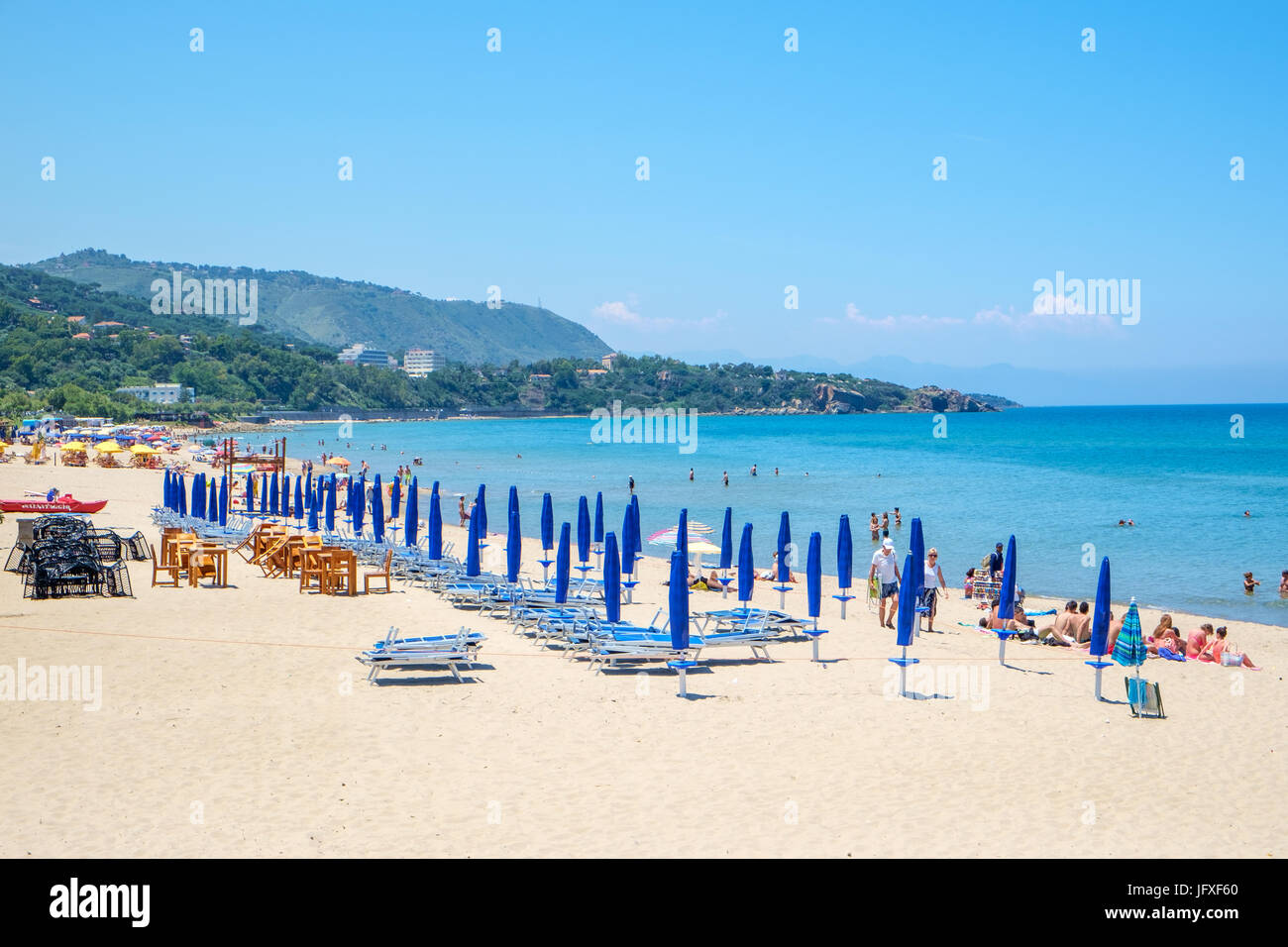 Der Strand in Cefalù, Sizilien. Historischen Cefalù ist ein wichtiges ...
