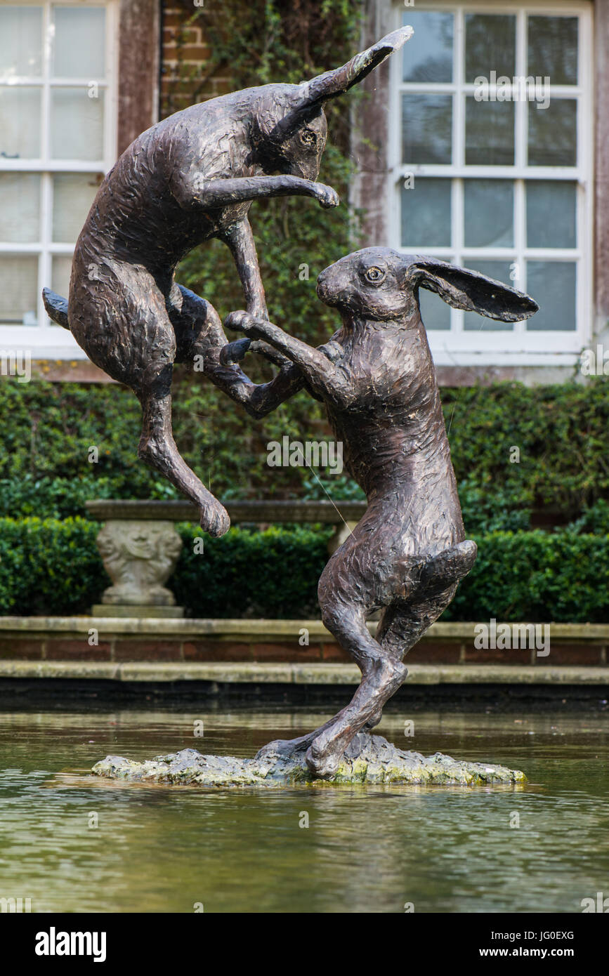 Hase skulptur -Fotos und -Bildmaterial in hoher Auflösung – Alamy