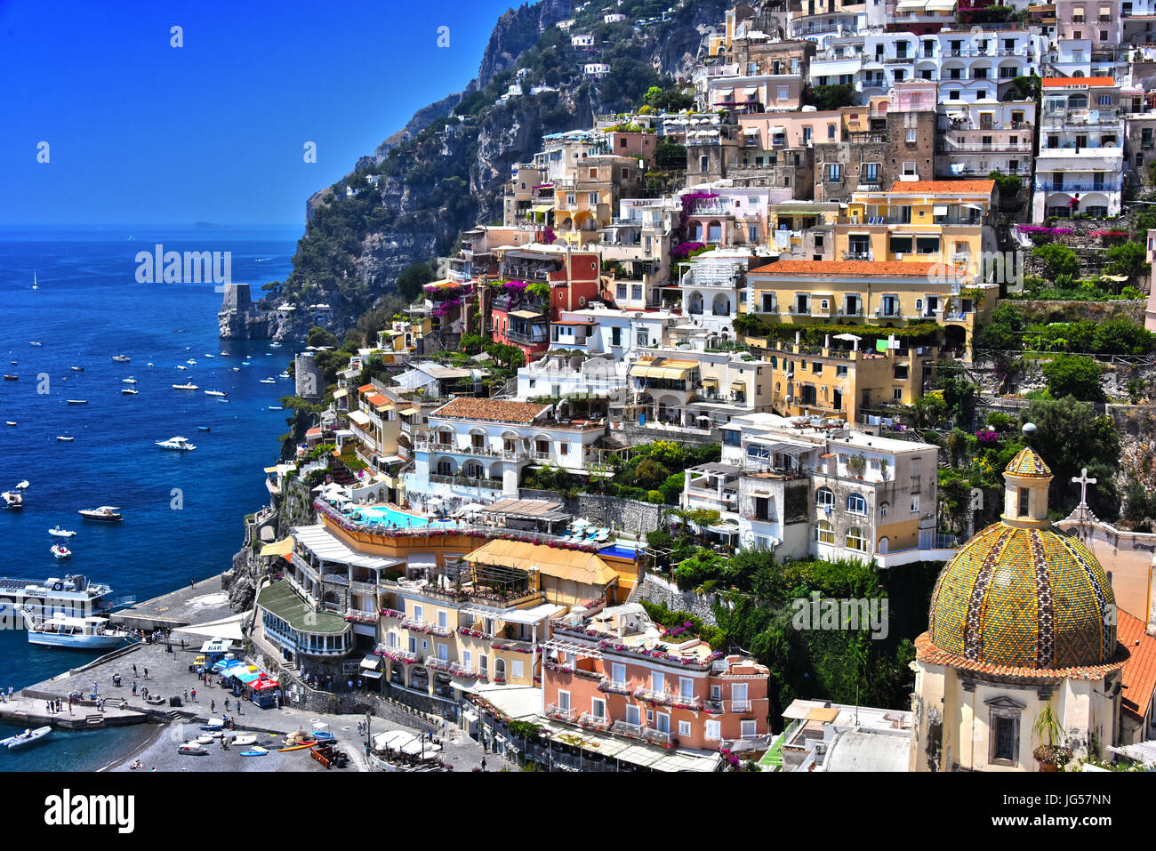 Stadt von Positano über Amalfi-Küste in der Provinz Salerno, Kampanien ...