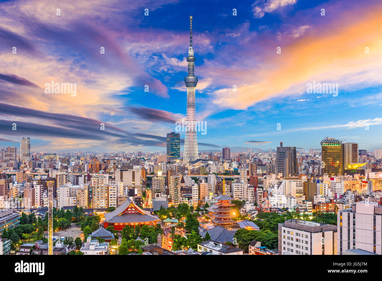 Asakusa skyline und tokio skytree tower -Fotos und -Bildmaterial in ...
