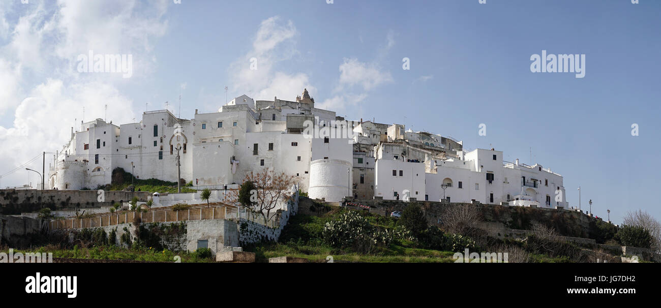 Panorama der weißen Stadt Ostuni, Apulien, Italien Stockfotografie - Alamy