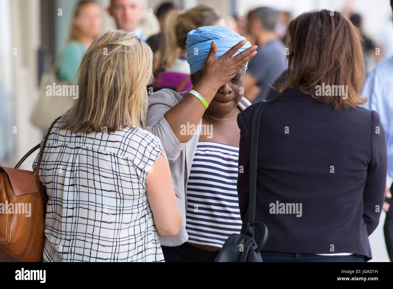Familien opfer grenfell tower feuer kommen kensington olympia -Fotos ...