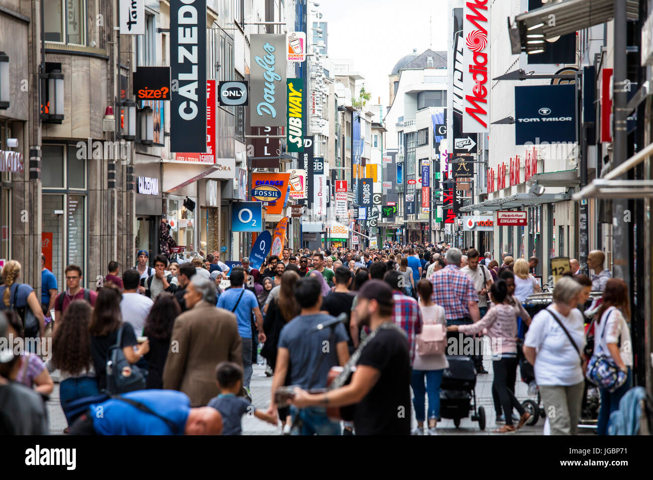 Shopping Street Cologne Germany Stockfotos und -bilder Kaufen - Alamy