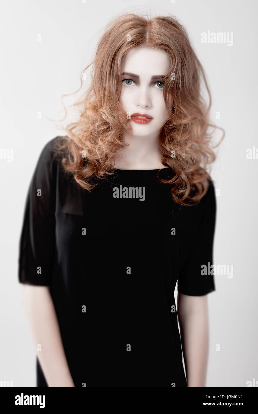 High hairdo -Fotos und -Bildmaterial in hoher Auflösung – Alamy