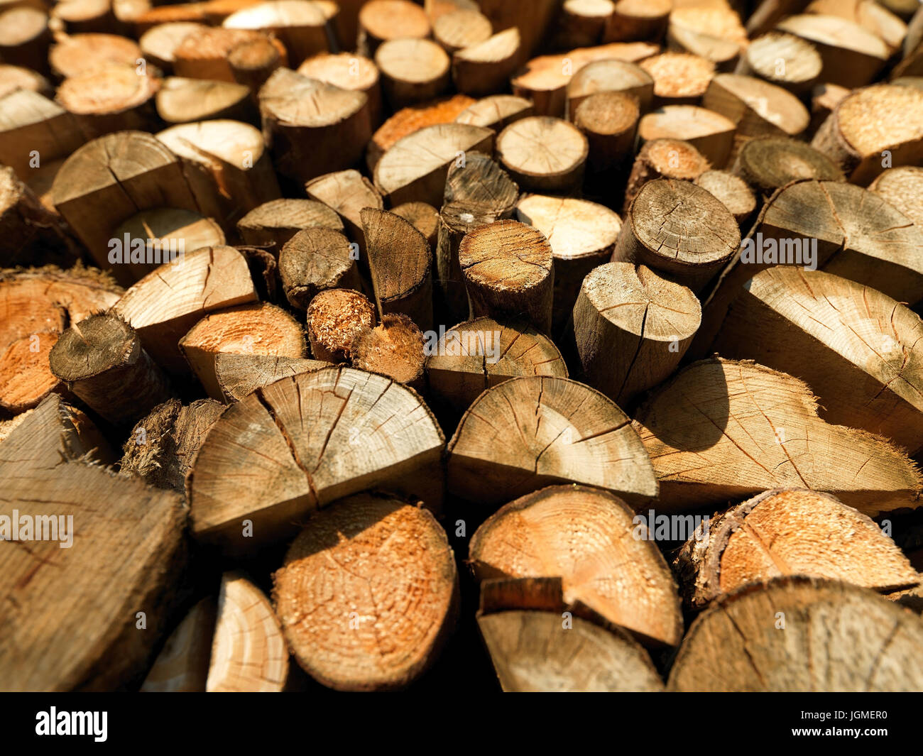 Gestapelte Holzscheite - gestapeltes Brennholz, Gestapelte Holzscheite ...