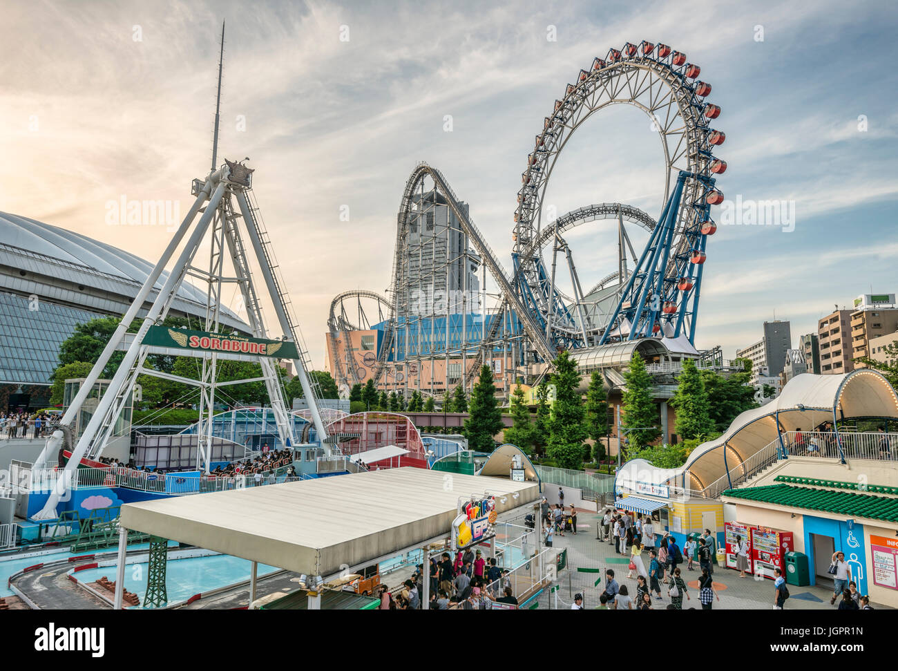 Tokyo Dome City Attraktionen ein Vergnügungspark befindet sich neben ...