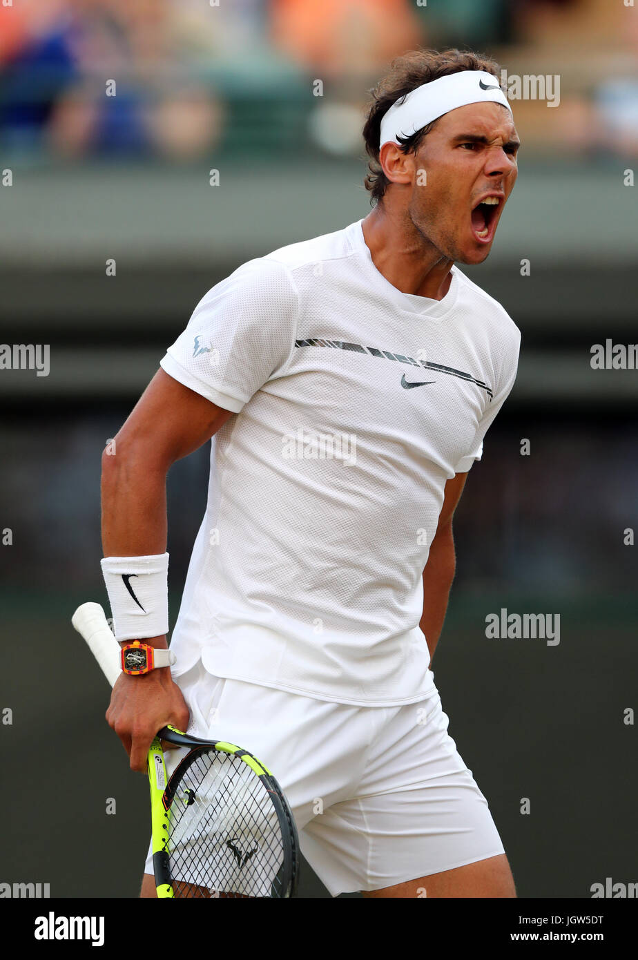 Rafael Nadal feiert einen Einfluß von dienen im fünften Satz gegen ...