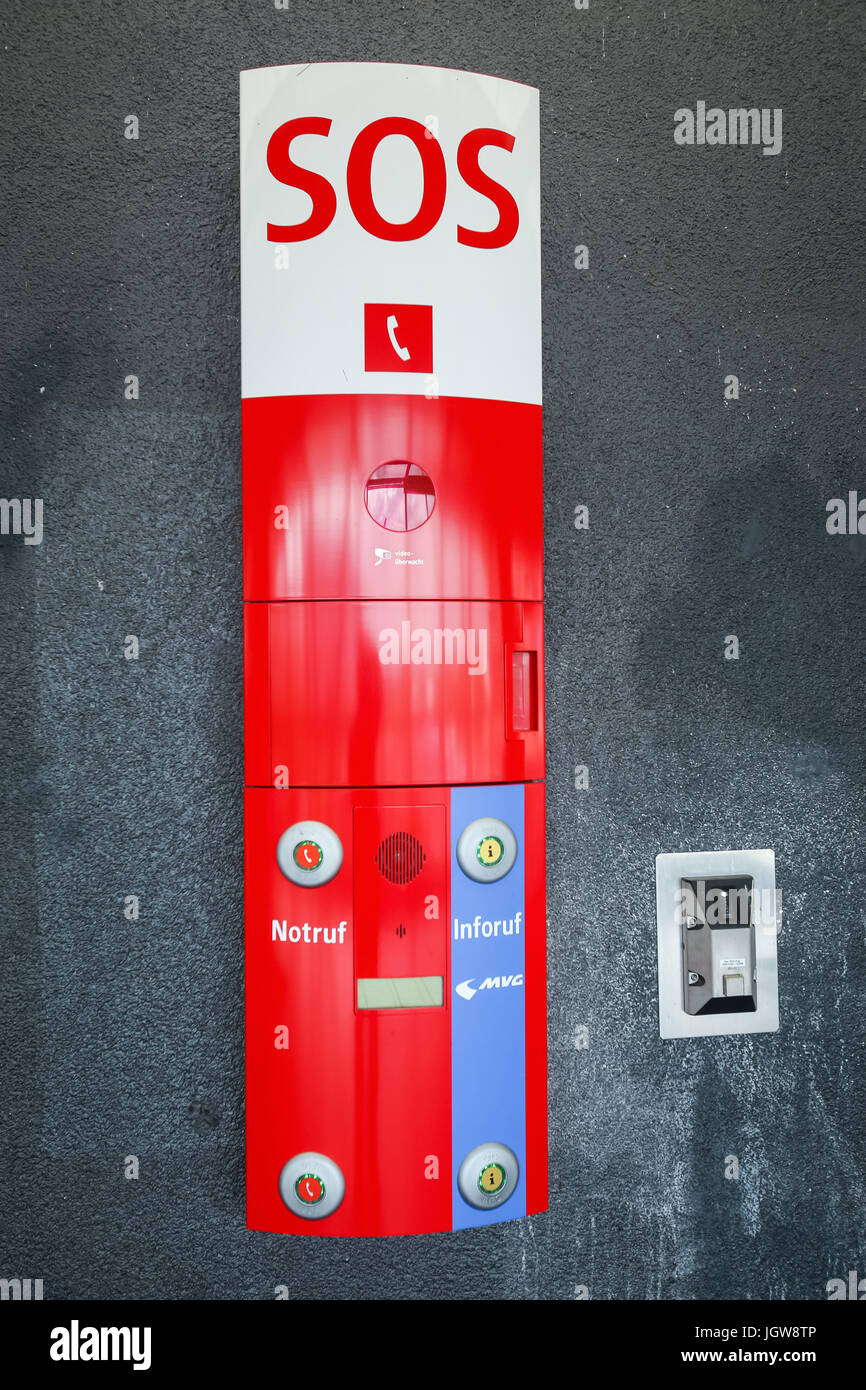 Aed an der wand -Fotos und -Bildmaterial in hoher Auflösung – Alamy