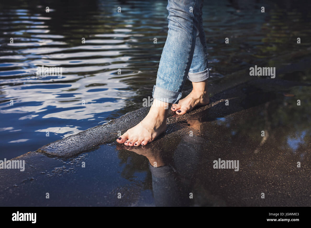 Walking Barefoot City Stockfotos & Walking Barefoot City Bilder - Seite ...