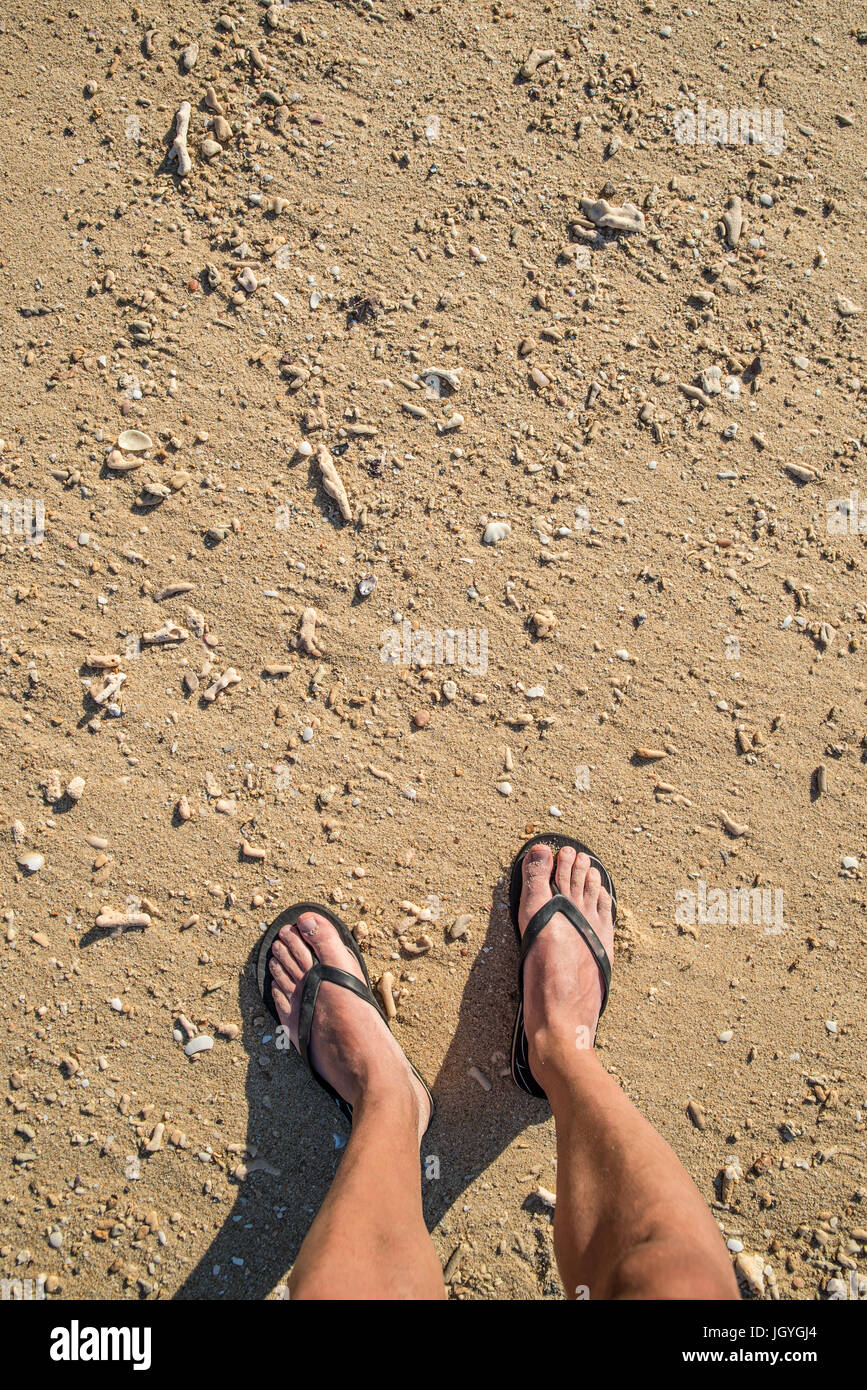 Füße am Strand mit Muscheln in Madagaskar Stockfotografie - Alamy