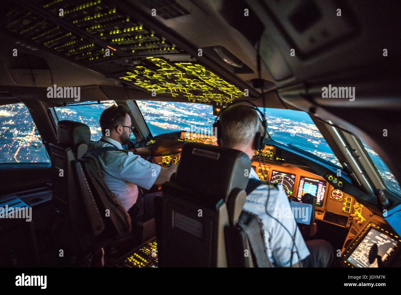 Flugzeug piloten cockpit -Fotos und -Bildmaterial in hoher Auflösung ...
