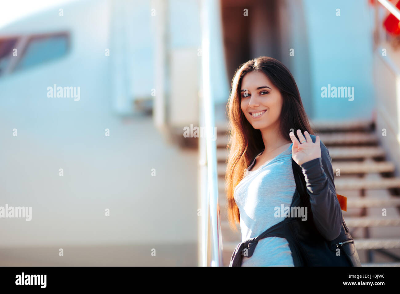 Waving goodbye plane -Fotos und -Bildmaterial in hoher Auflösung – Alamy