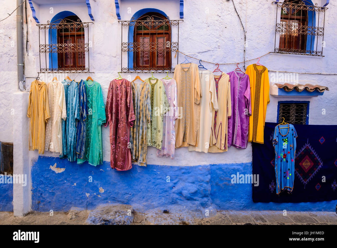 Chefchaouen clothing morocco muslim -Fotos und -Bildmaterial in hoher ...