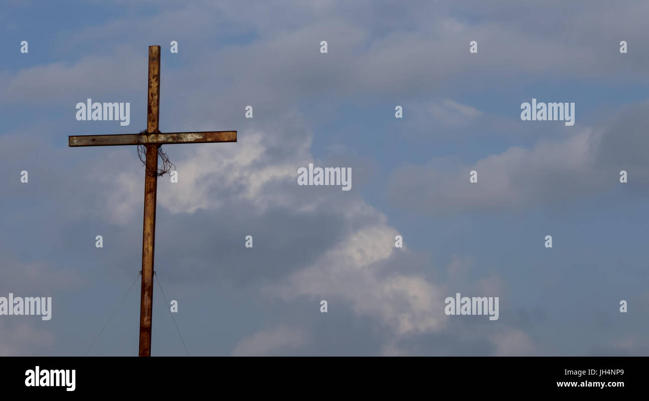 Stacheldraht krone -Fotos und -Bildmaterial in hoher Auflösung – Alamy