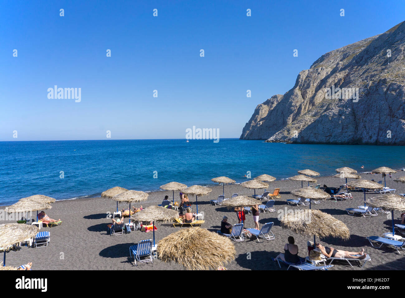 Kamari Beach, Badestrand bei Kamari, Santorin, Kykladen, aegaeis ...