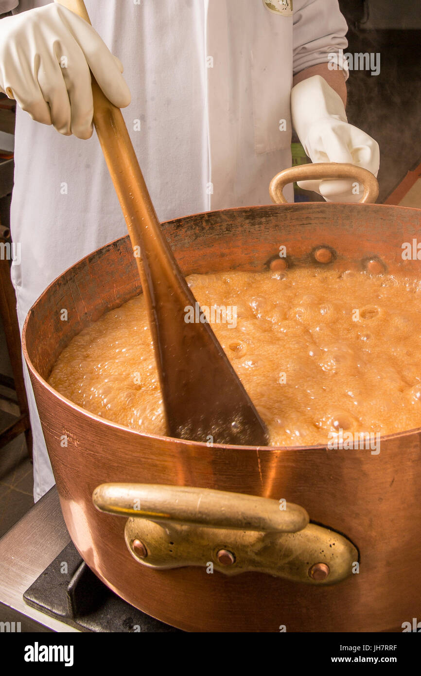 Fabrik für die Herstellung von leckeren Karamell Bonbons. Der erste ...