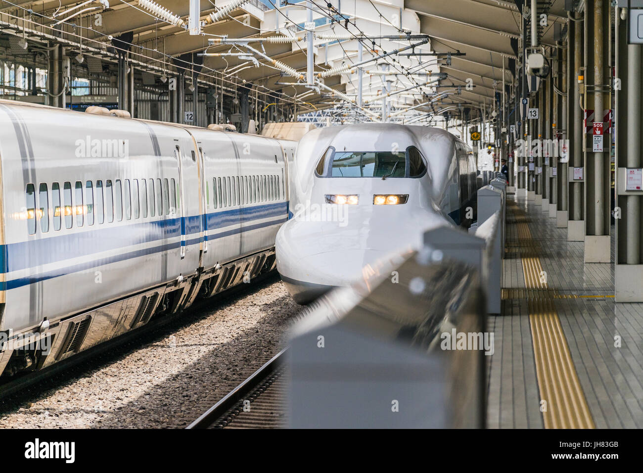 Shinkansen verlassen -Fotos und -Bildmaterial in hoher Auflösung – Alamy