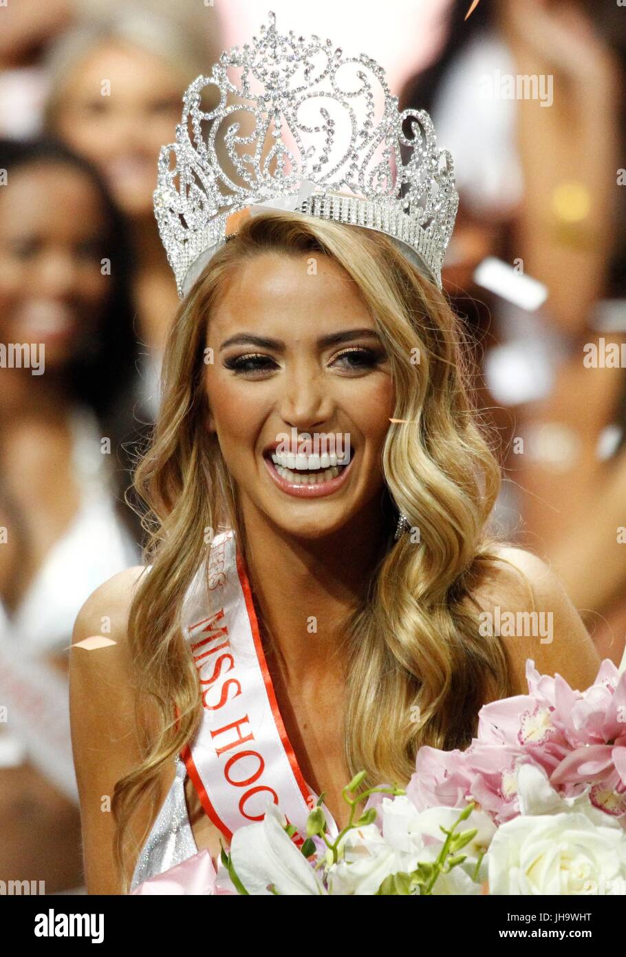 Chelsea morgensen miss hooters international 2017 -Fotos und ...