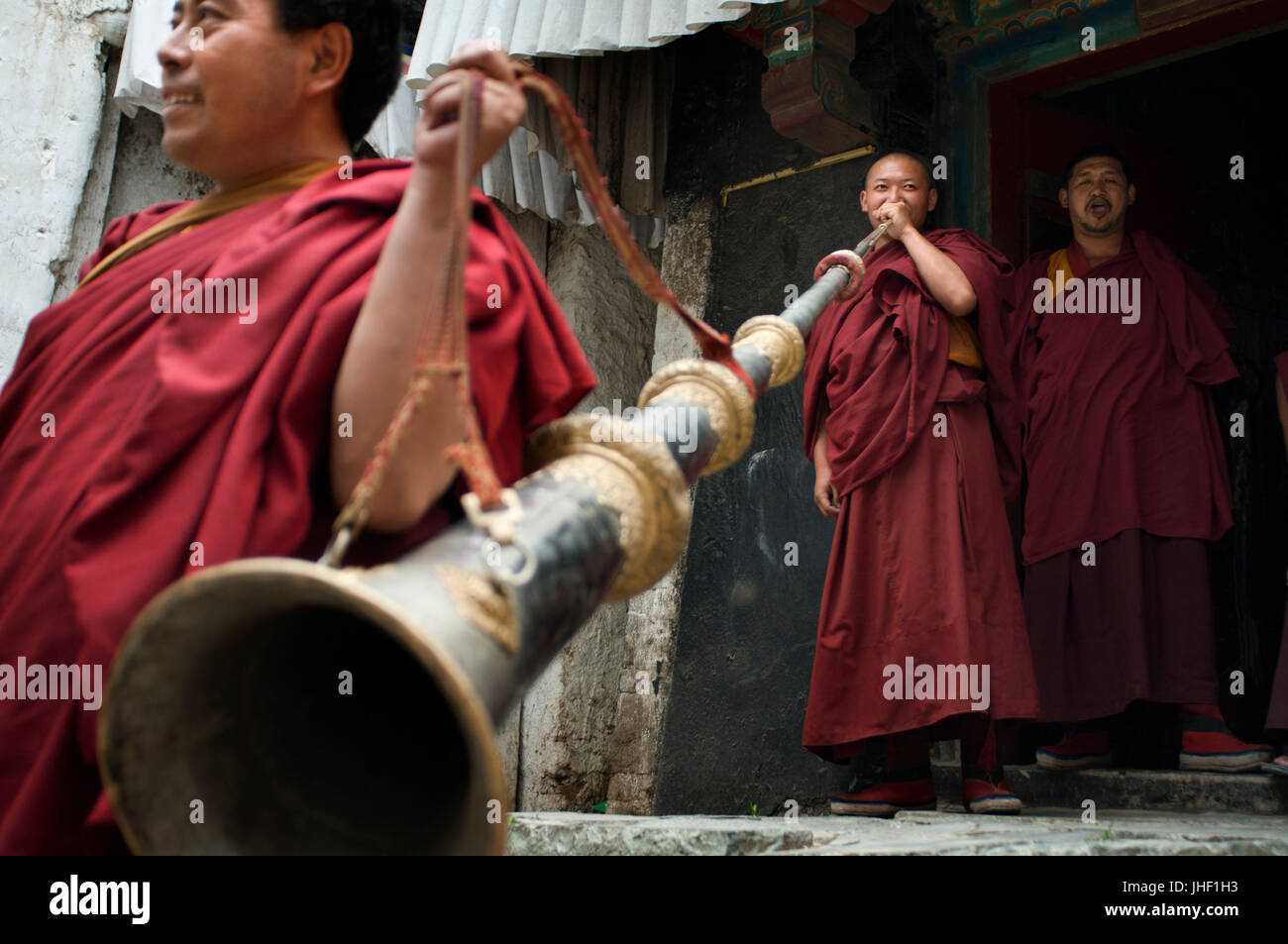 Tibetan horn -Fotos und -Bildmaterial in hoher Auflösung – Alamy Tibetan horn -Fotos und -Bildmaterial in hoher Auflösung – Alamy