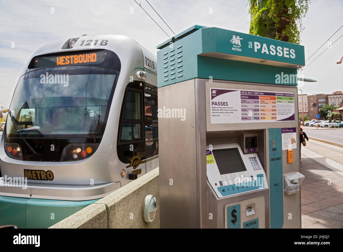 Phoenix, Arizona - The Valley Metro Stadtbahn, die auf einer Strecke ...