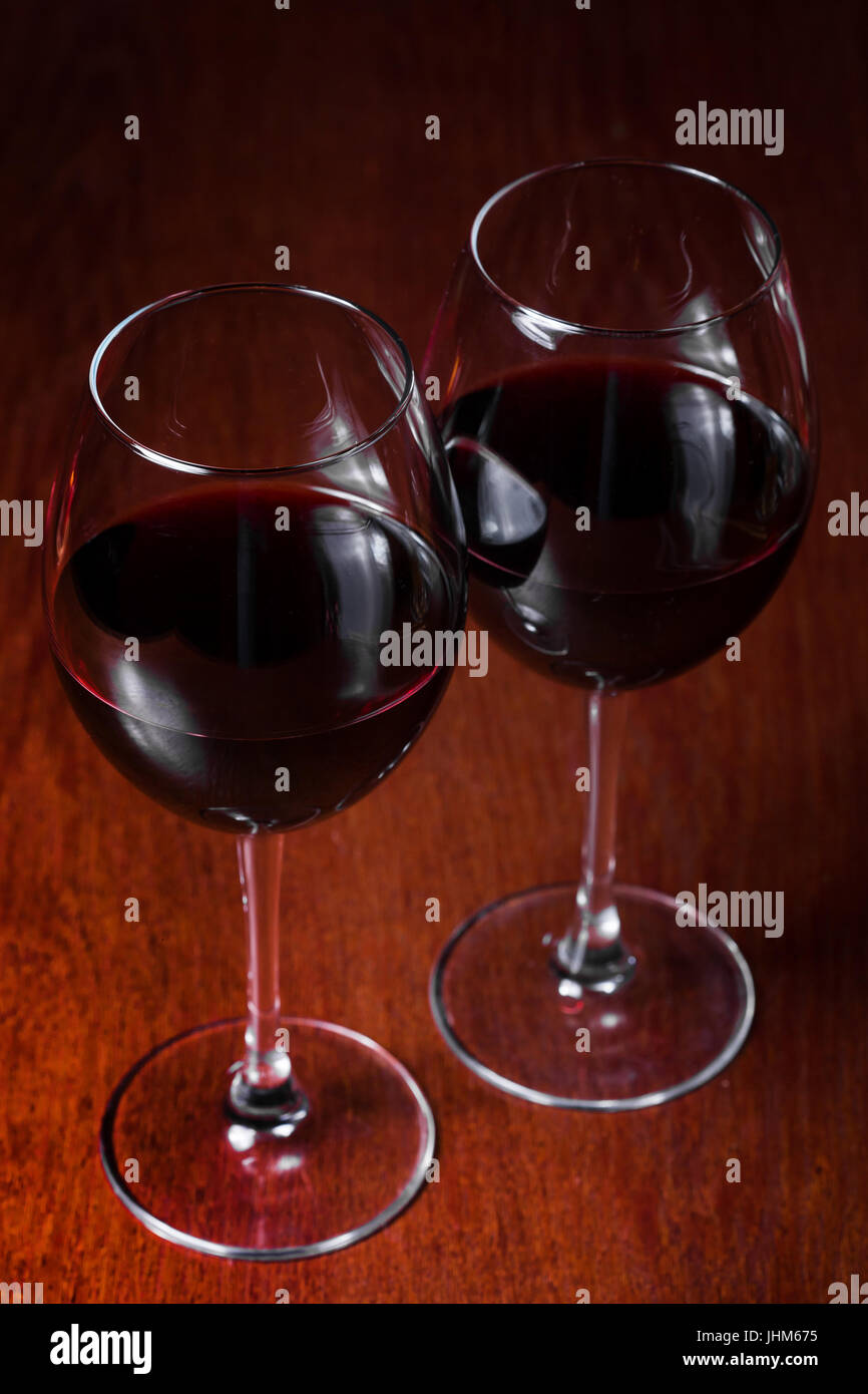 Booze beverage cabernet -Fotos und -Bildmaterial in hoher Auflösung – Alamy
