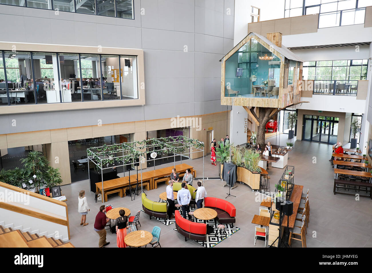 Hauptsitz moneypenny -Fotos und -Bildmaterial in hoher Auflösung – Alamy