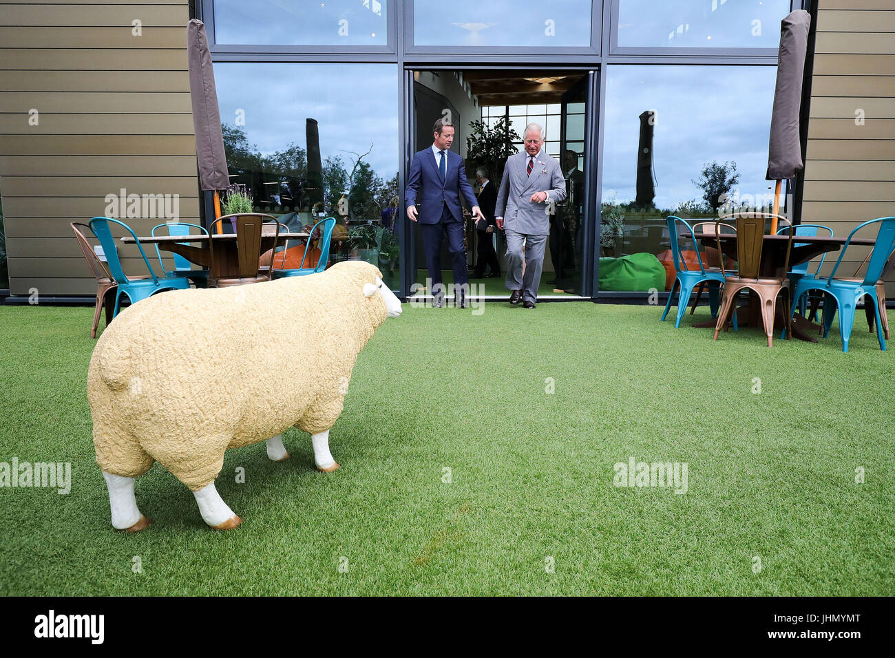 Hauptsitz moneypenny -Fotos und -Bildmaterial in hoher Auflösung – Alamy