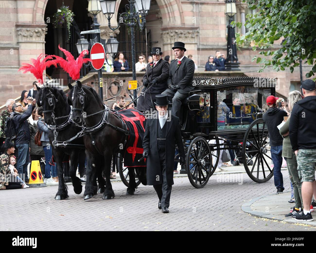 Der Trauerzug von Detective Constable Elaine McIvor, 43, kommt eine ...