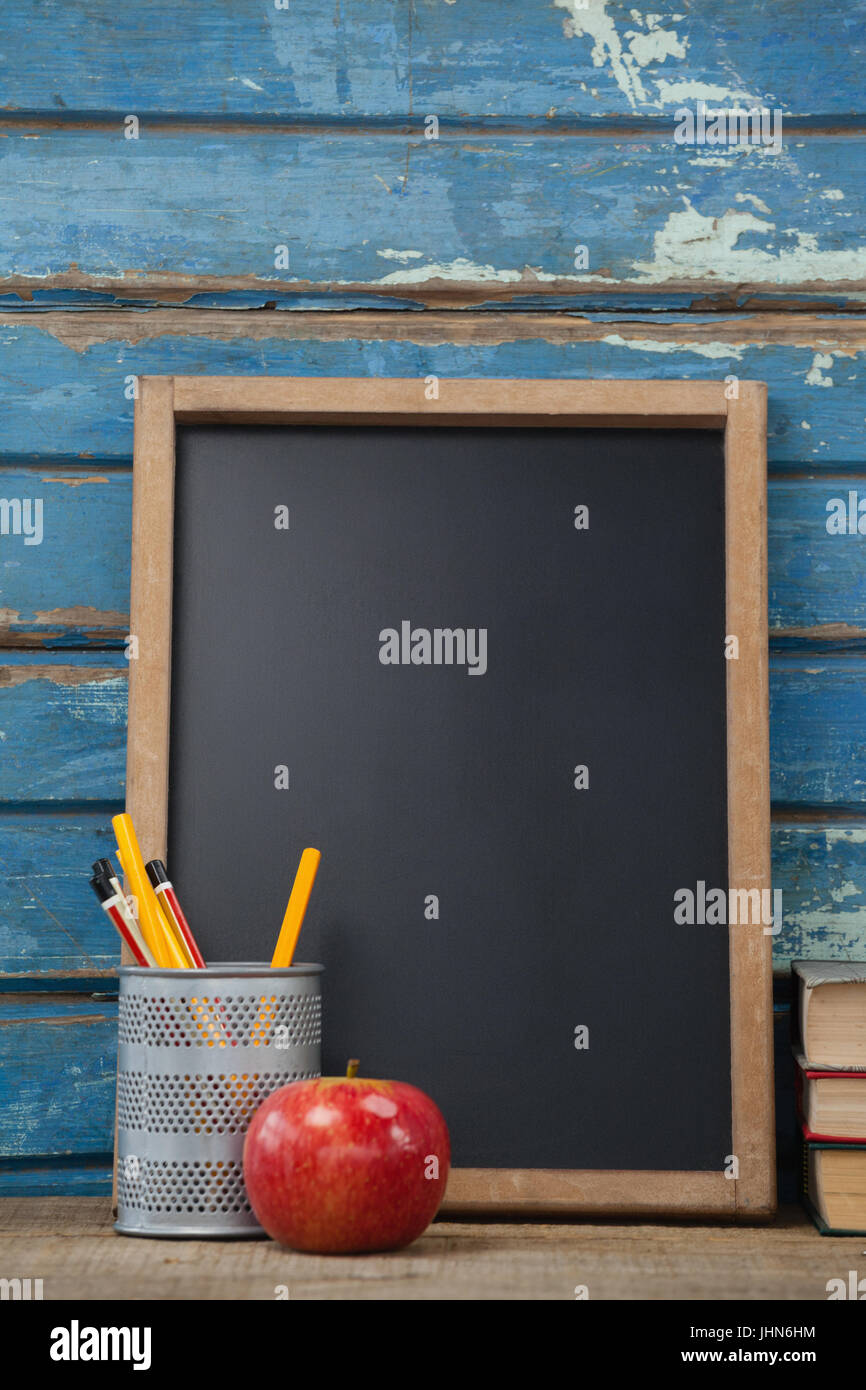 Apfelstifthalter aus holz -Fotos und -Bildmaterial in hoher Auflösung ...