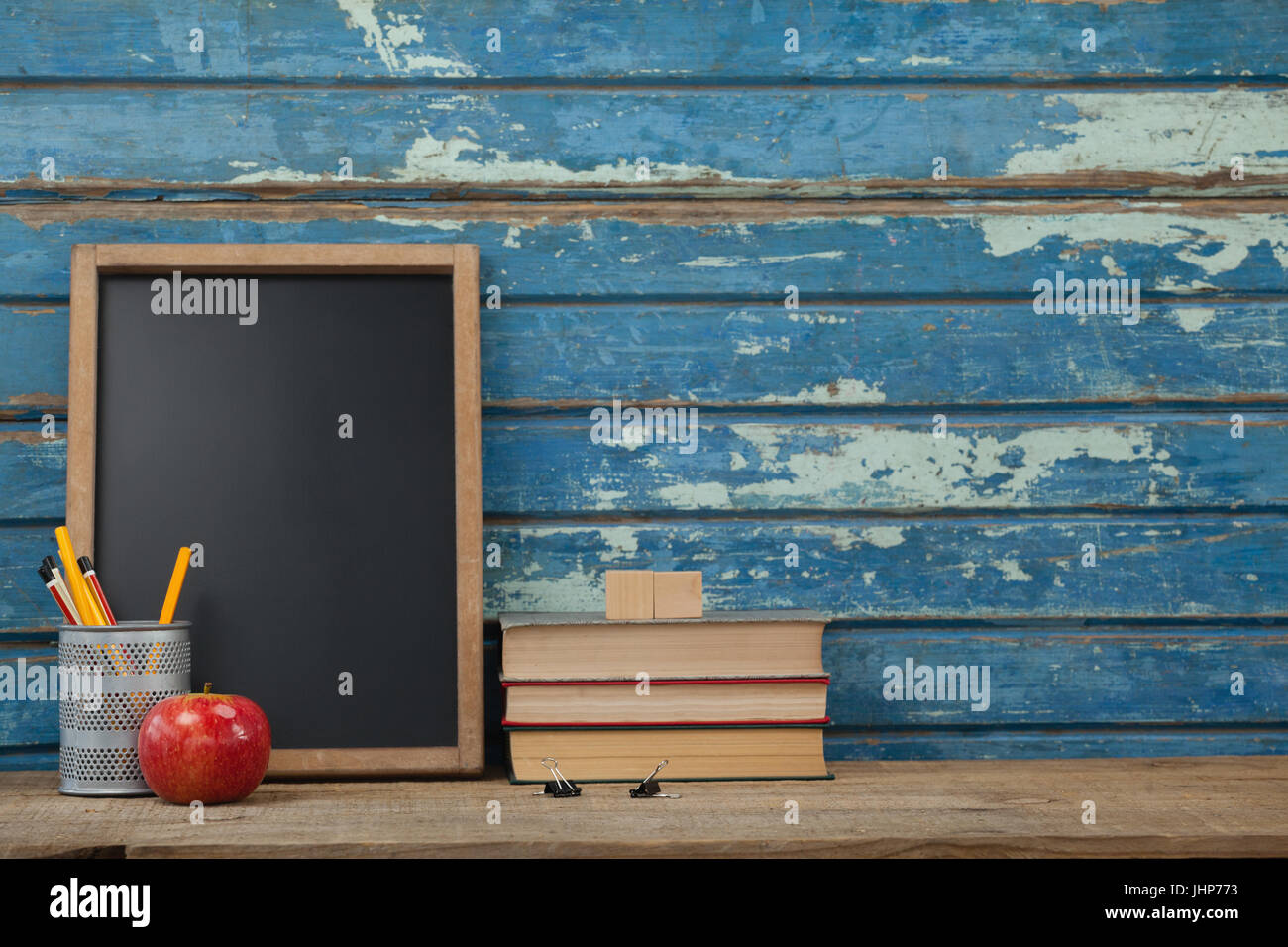 Apfelstifthalter aus holz -Fotos und -Bildmaterial in hoher Auflösung ...