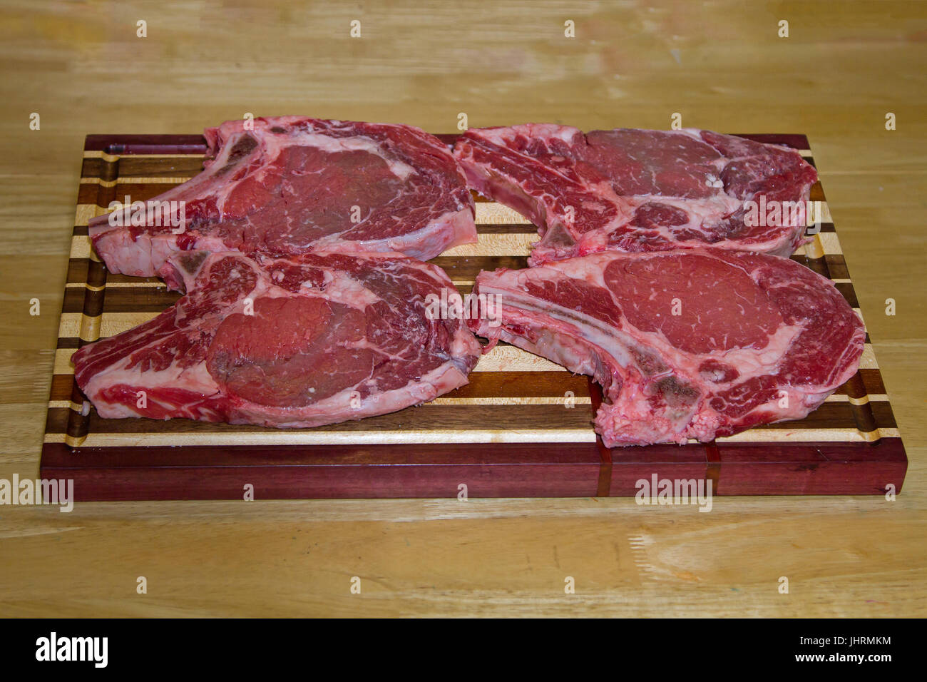 Knochen in ribeye -Fotos und -Bildmaterial in hoher Auflösung – Alamy